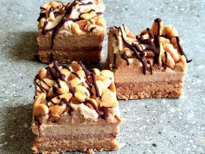 Snickerz Slice - Chris' Kitchen